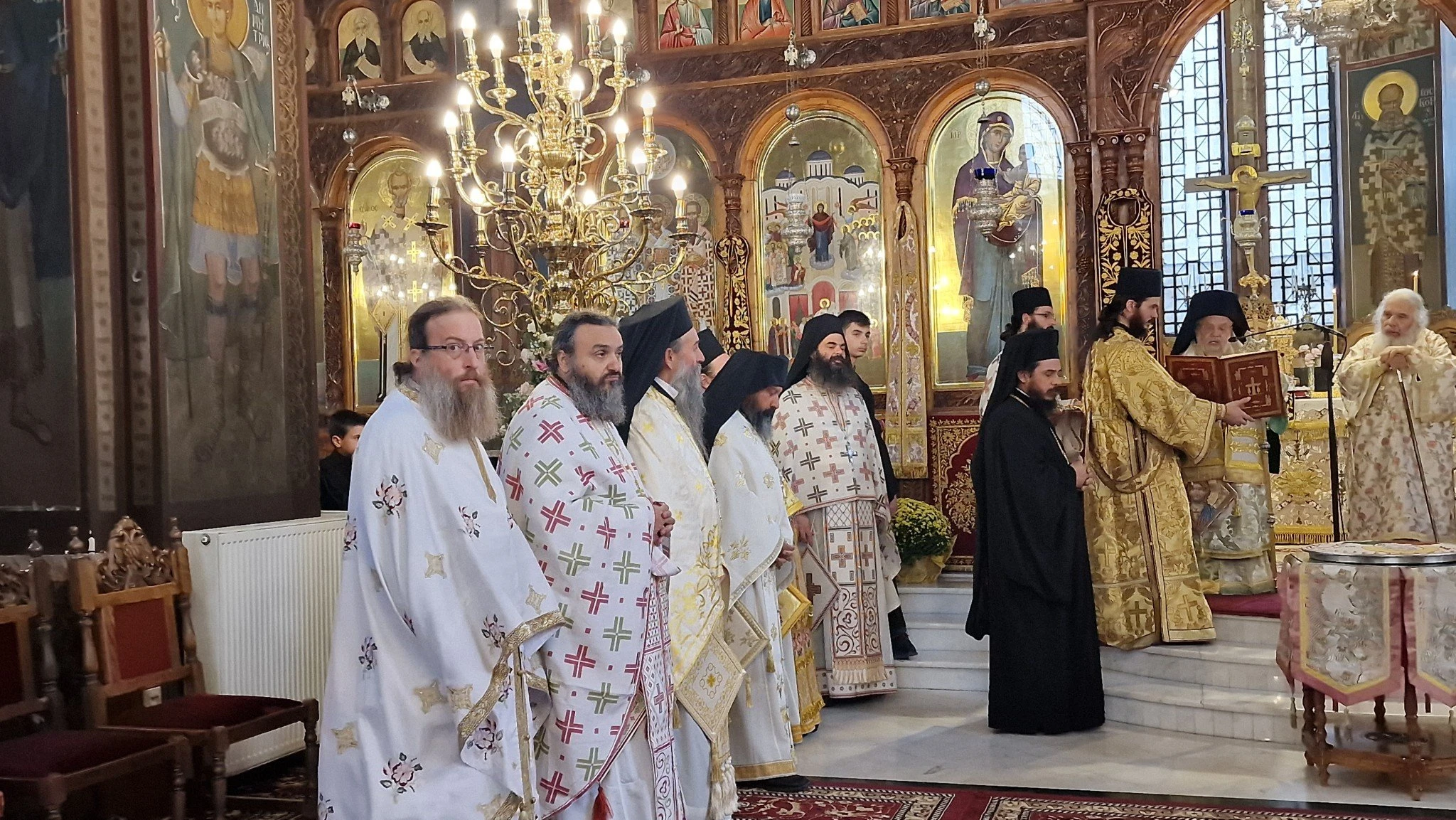 Λαμπρότητα και πλήθος πιστών στην εορτή του Μητροπολίτη Ιωήλ