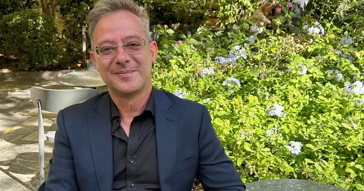 Στίβεν Πετράτος: Ο επιστήμονας που εφηύρε φάρμακο για την πολλαπλή ...