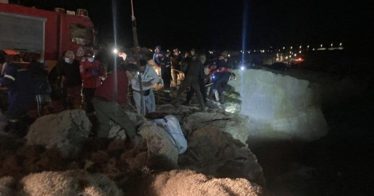 Κύθηρα: Πως κάτοικοι, πυροσβέστες και εθελοντές έσωσαν 80 μετανάστες ...