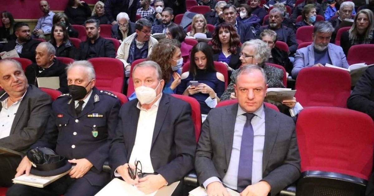 Στο ιστορικό λεύκωμα της Αλμωπίας ο Διονύσης Σταμενίτης