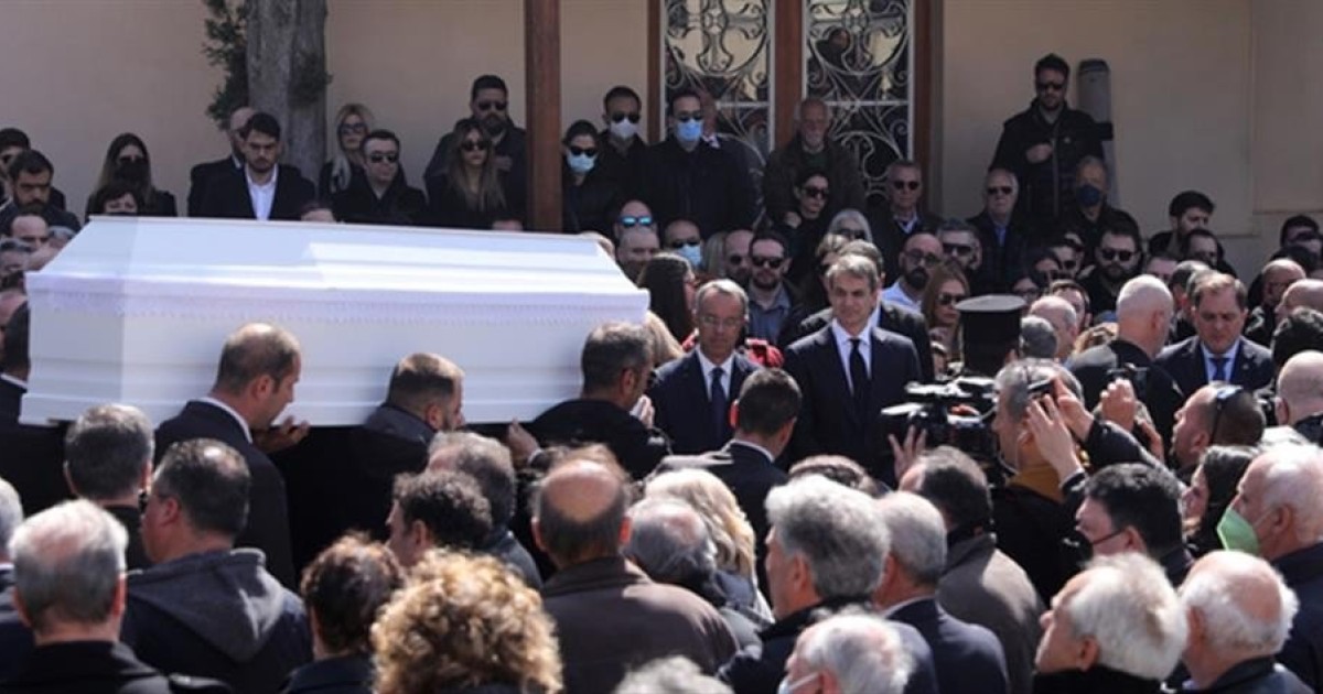Τραγωδία στα Τέμπη: Θρήνος στην κηδεία του 35χρονου μηχανοδηγού - Παρών ...