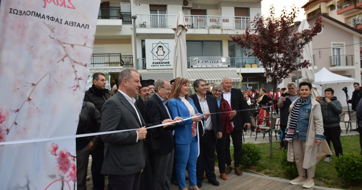 Ξεκίνησε η Ανθοέκθεση στην Σκύδρα (φωτογραφίες)