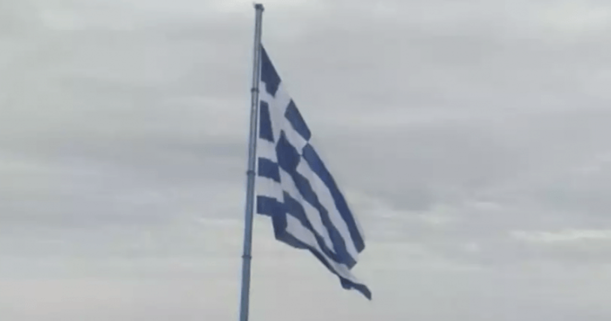 Αλεξανδρούπολη: Ανεμίζει η μεγαλύτερη ελληνική σημαία επιφάνειας 618 ...