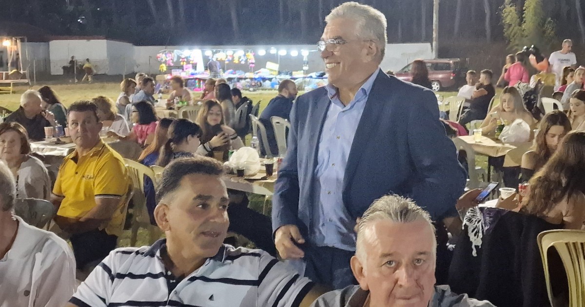 Ευδιάθετος στο πανηγύρι ο Δημήτρης Βέσκος