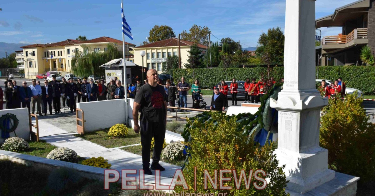 Επιμνημόσυνη δέηση και κατάθεση στεφάνων στο μνημείο Ηρώων της Σκύδρας ...