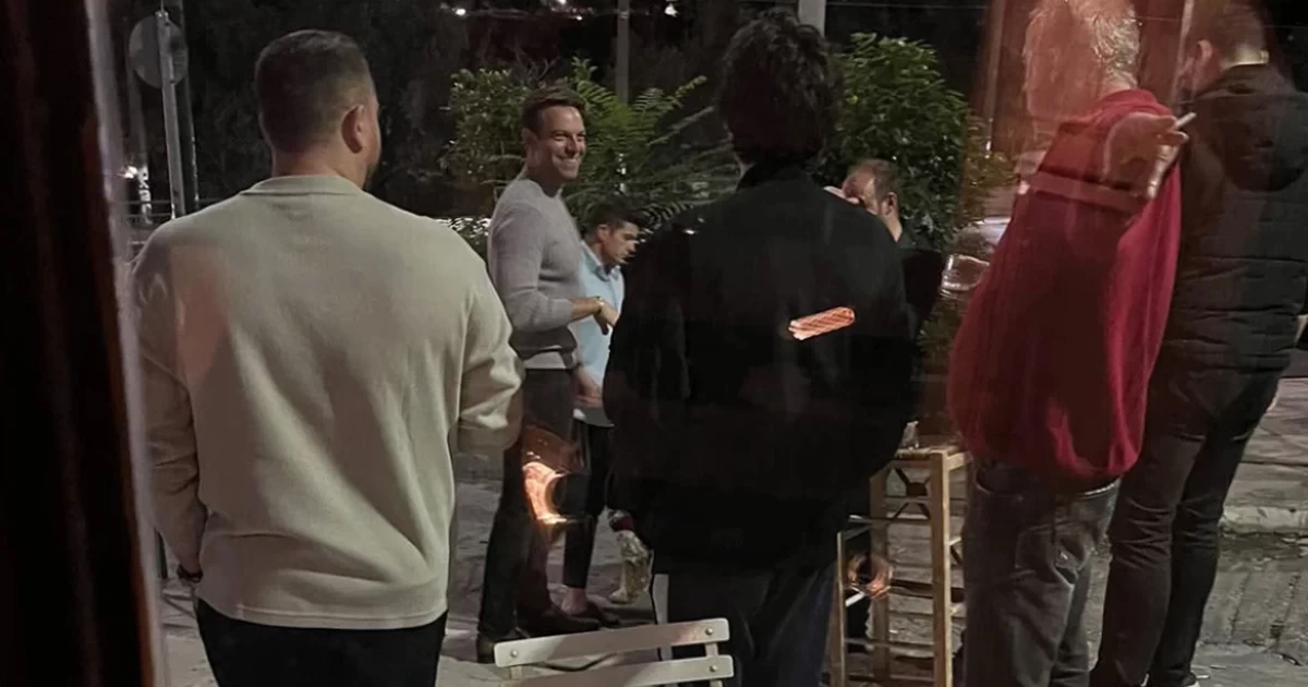 Κασσελάκης και Τάιλερ σε μπαρ στο κέντρο της Αθήνας - Δείτε φωτογραφίες