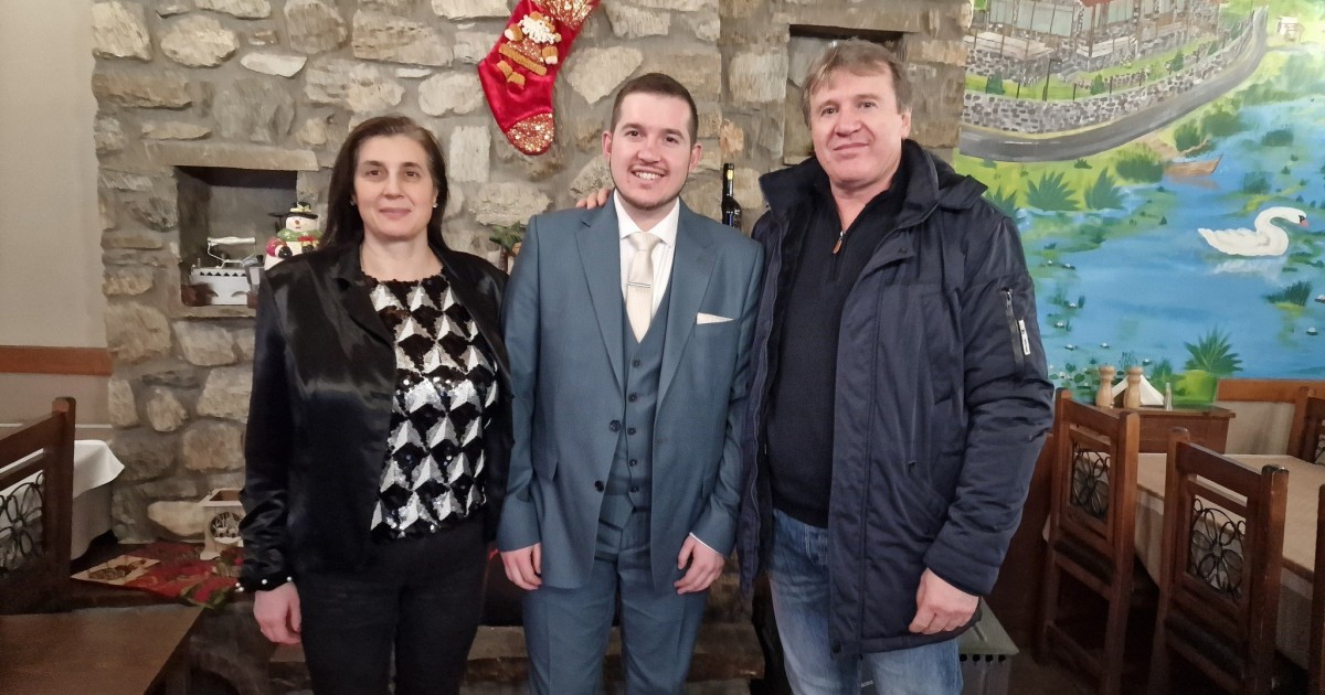 Περήφανοι για τον γιο τους