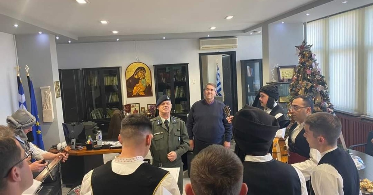 Ιορδάνης Τζαμτζής....άκουσε τα κάλαντα και δέχθηκε ευχές