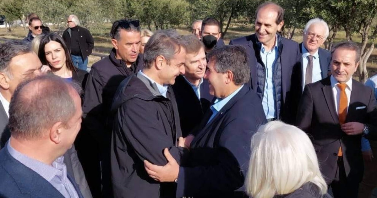 Εγκάρδιος χαιρετισμός του Ιορδάνη Τζαμτζή με τον πρωθυπουργό