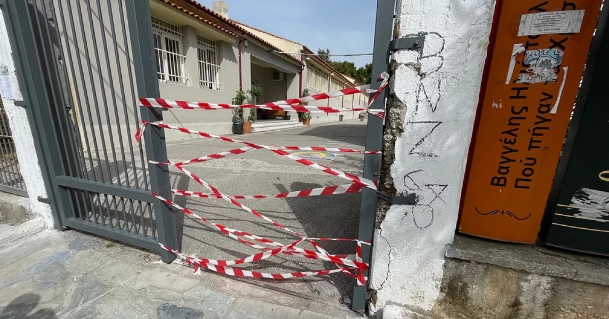 Νέα στοιχεία για τον 9χρονο που τραυματίστηκε από πτώση πόρτας σε ...