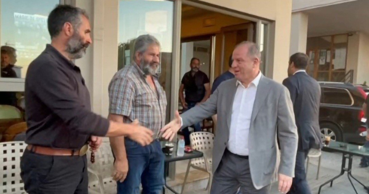 Ανώγεια Κρήτης: Με μαντινάδες και ρακί υποδέχτηκαν τον Διονύση Σταμενίτη