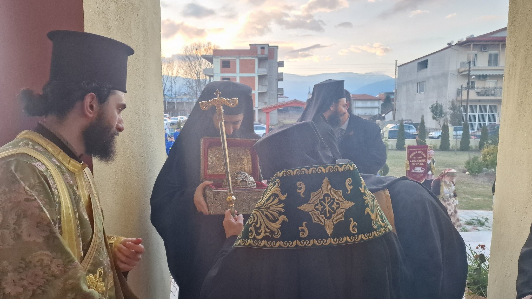Έφτασε στην Αριδαία η τίμια Καρα του Αγίου Παρθενίου