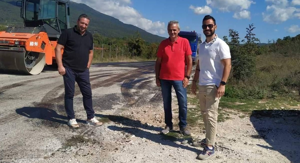 Συνεχίζονται οι ασφαλτοστρώσεις στην Αλμωπία