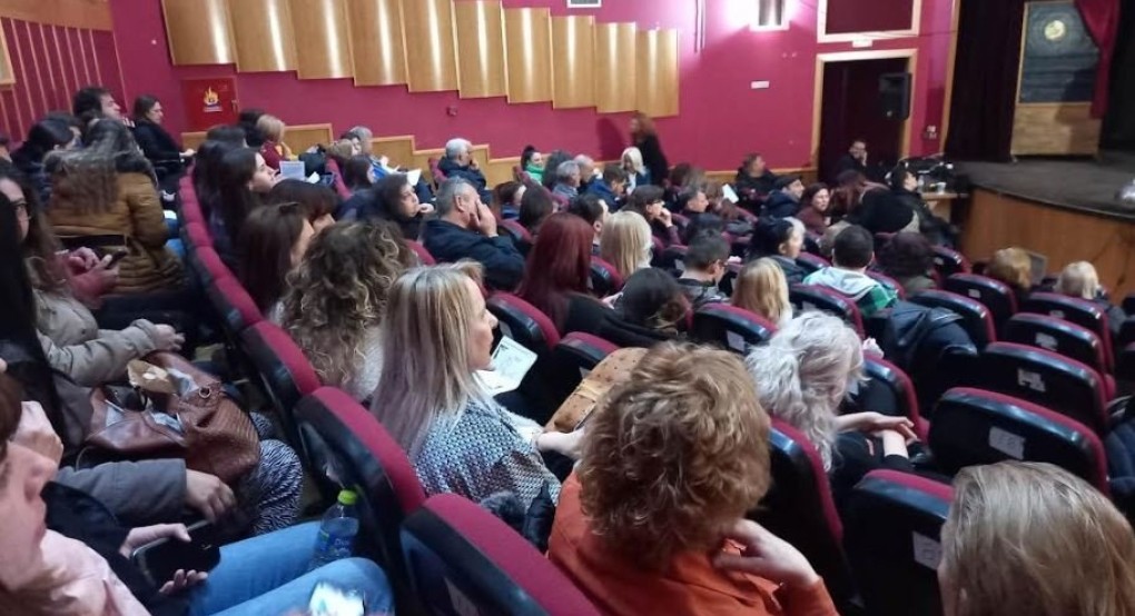 Δήμος Αλμωπίας: Η θεατρική παράσταση με τίτλο: «Η ΓΥΝΑΙΚΑ ΜΕ ΤΑ ΜΑΥΡΑ»