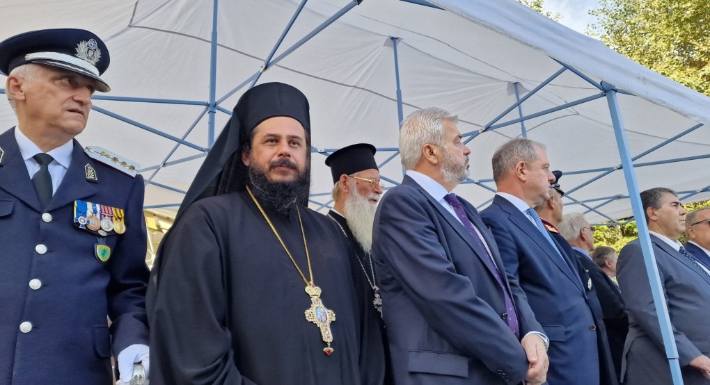 Ευλόγησε την παρέλαση ο π. Χριστόδουλος Καραγιάννης