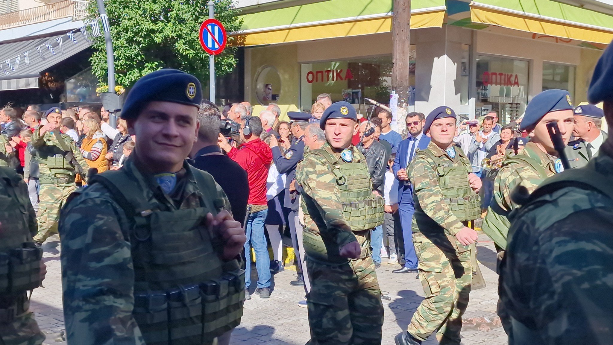 Η στρατιωτική παρέλαση της Αλμωπίας