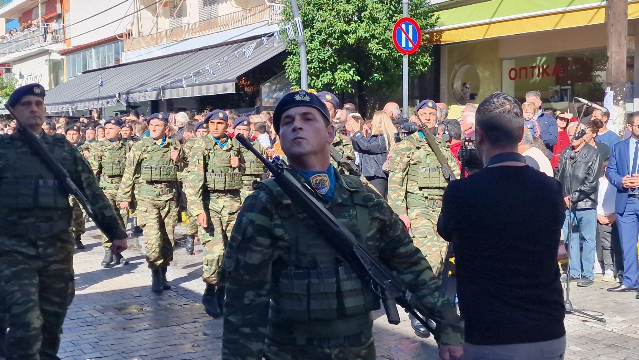 Η στρατιωτική παρέλαση της Αλμωπίας